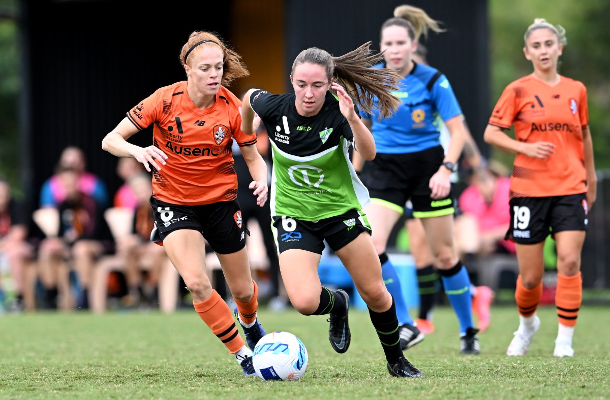 LAURA HUGHES RE-SIGNS FOR NEW CAMPAIGN - Canberra United