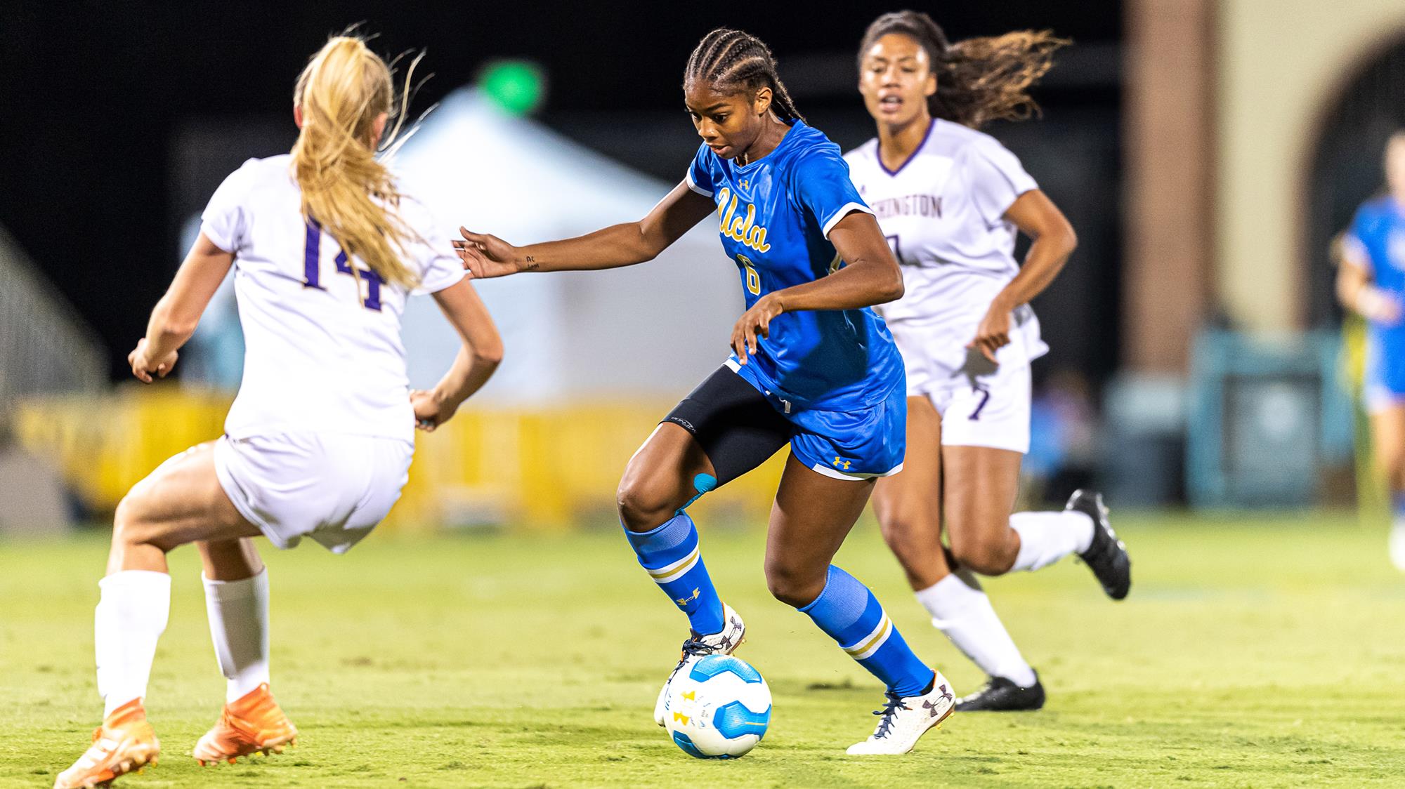 CANADIAN CENTRE-BACK FAULKNOR IN FOR 2022/2023 - Canberra United
